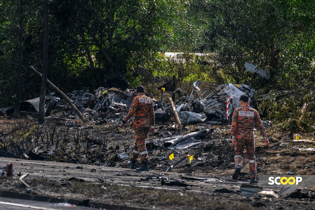 Last-minute crash: aircraft plummets in Elmina moments before scheduled ...