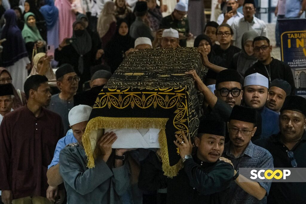 Johari Harun laid to rest at Batu Caves | Scoop