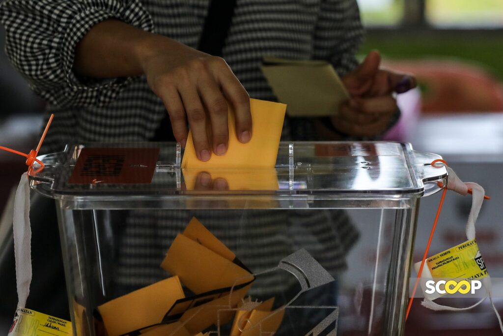High voter turnout likely favours Pakatan-Barisan coalition: analysts ...