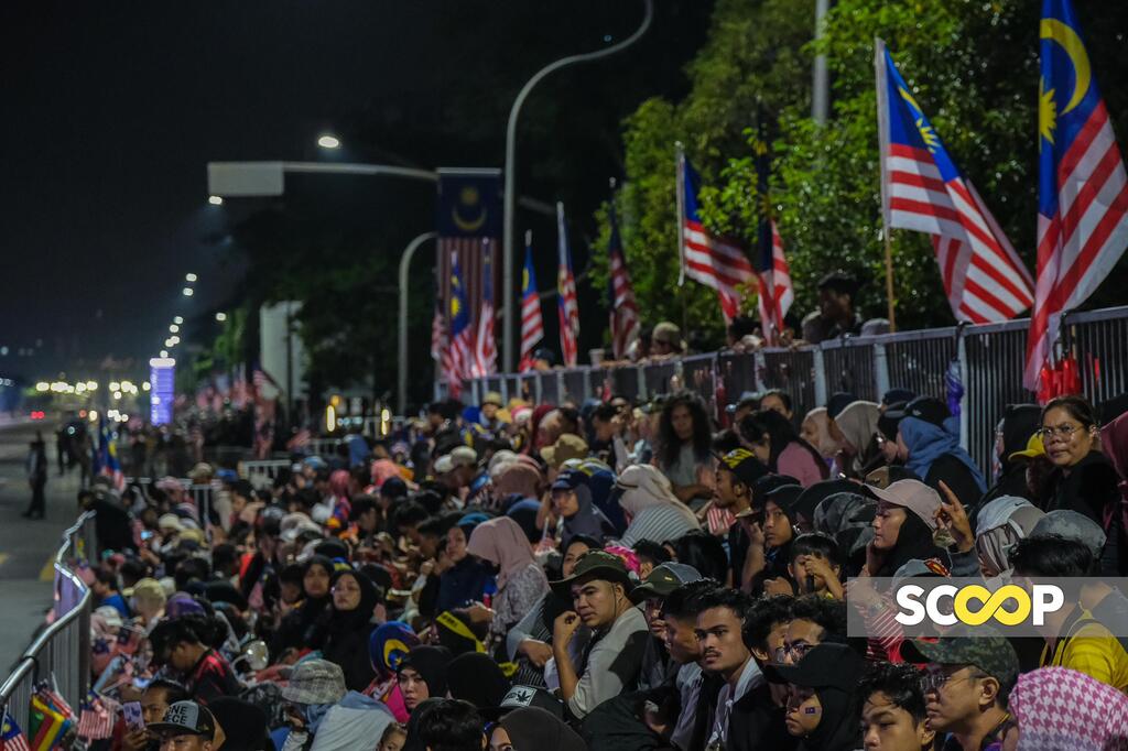 M’sians turn out in droves at Dataran Putrajaya for Merdeka parade | Scoop