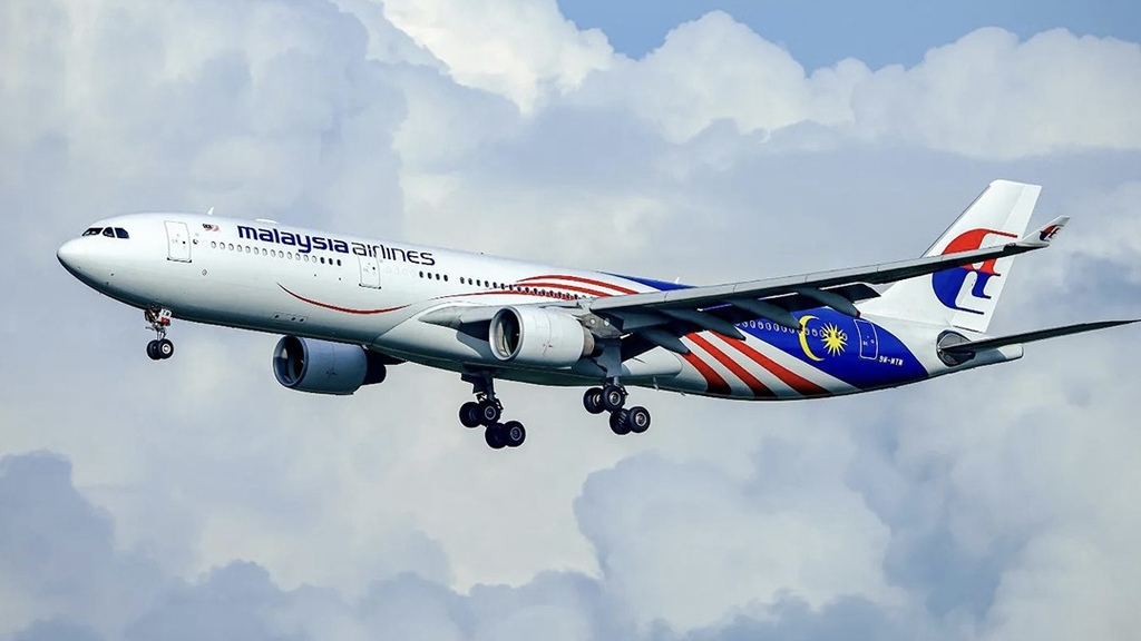 Australian police arrest man after incident on flight MH122 | Scoop