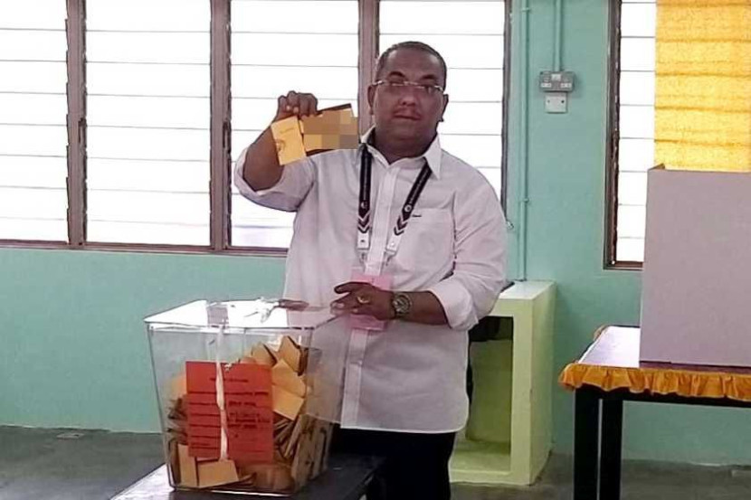 Sanusi in trouble again, this time for showing off marked ballot paper ...