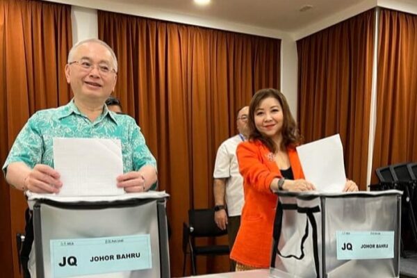 Wee Ka Siong remains as MCA president for second term | Scoop