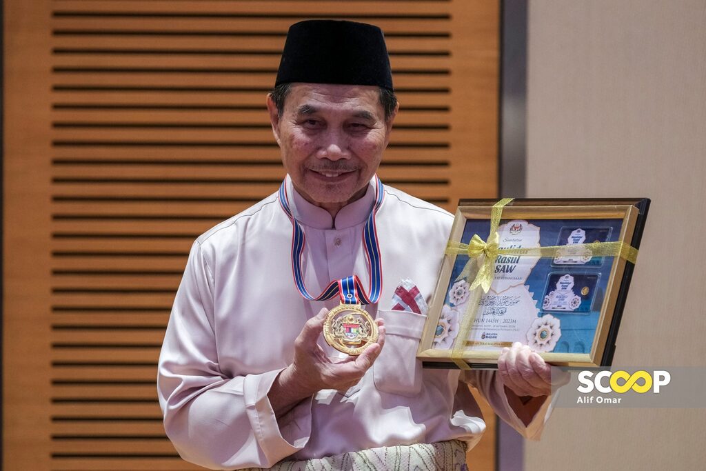 Syed Othman penerima Anugerah Perdana Maulidur Rasul | Scoop