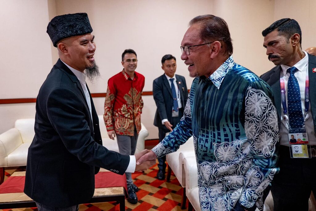 'Sama-sama pernah dipenjara': Ahmad Dhani temu Anwar di Jakarta | Scoop