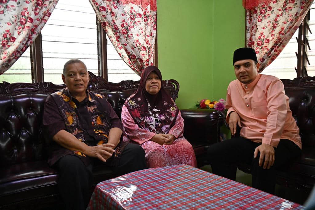 PM hulur sumbangan kepada anak P Ramlee | Scoop