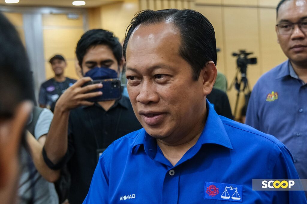 Ahmad Maslan presents Public Finance and Fiscal Responsibility Bill in Dewan today | Scoop