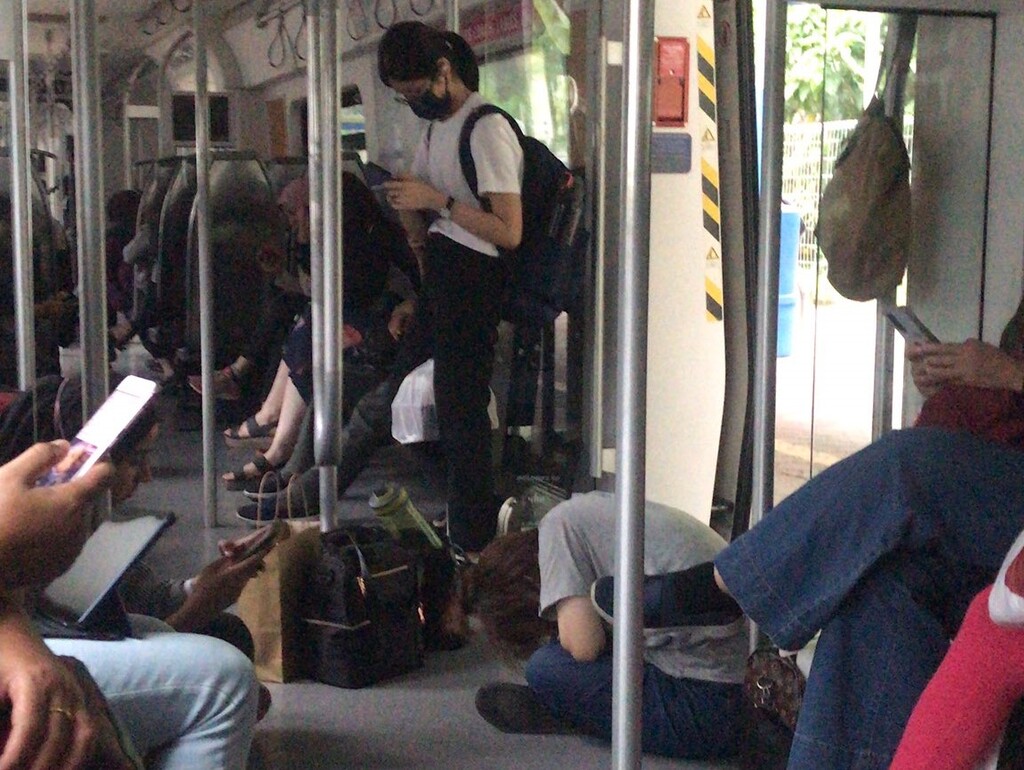 Komuter service disruption causes one-hour delay, riles passengers | Scoop