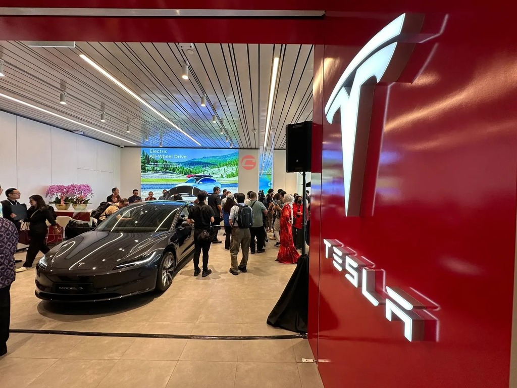 Tesla launches Model 3, flagship experience centre in Malaysia | Scoop