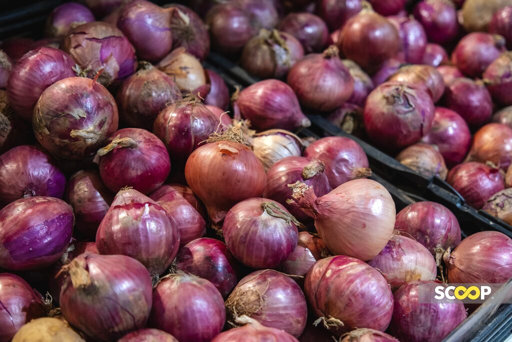 India sets floor price on onion exports to boost domestic supply | Scoop