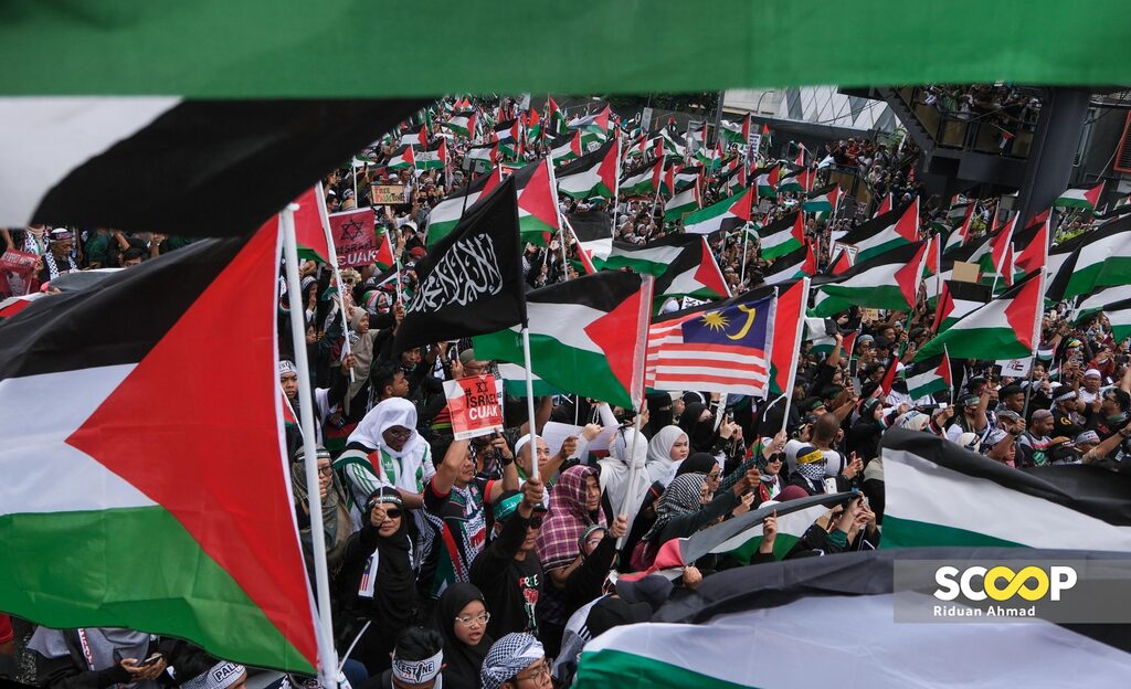Palestine solidarity rally sees thousands protest outside US embassy ...