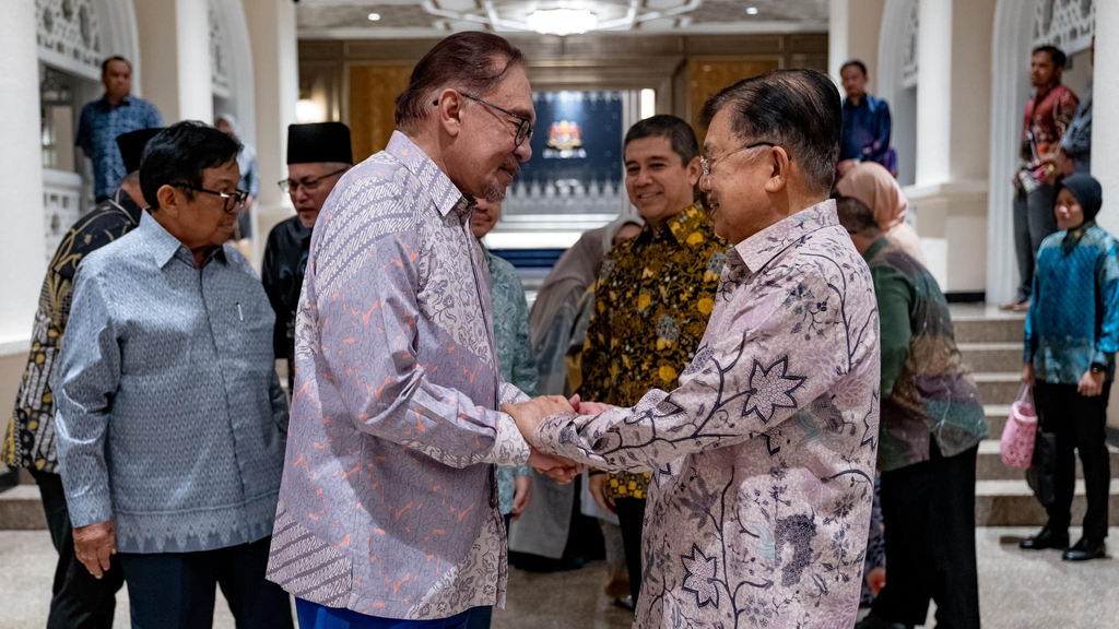 Anwar terima kunjungan hormat Jusuf Kalla | Scoop