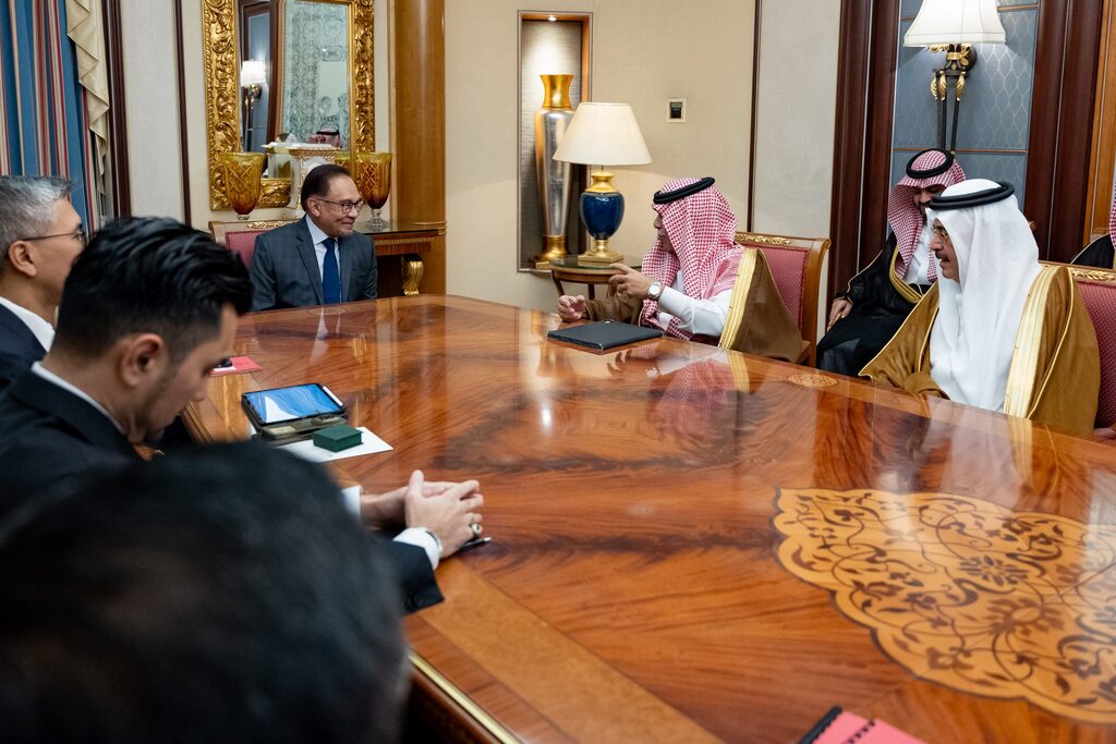 Anwar meets with Saudi industry leaders in Riyadh today | Scoop