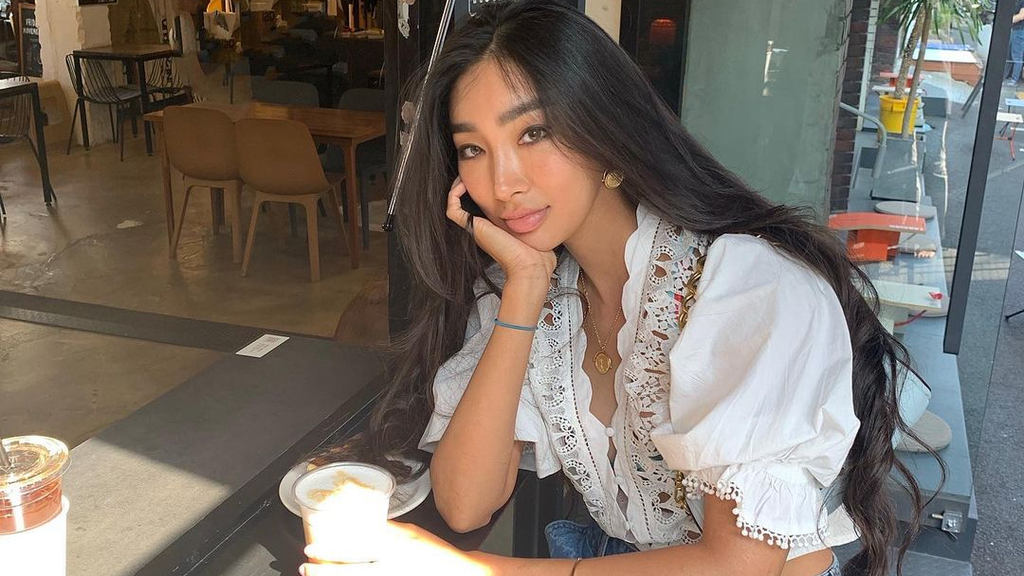 Wajah cantik model Korea, Moon Gabi membuatkan ramai netizen tertanya ...