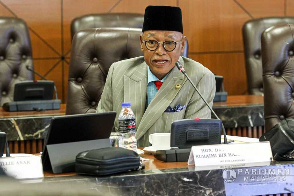 Keluar kenyataan jemput Teresa Kok datang Langkawi tanpa pakaian ...