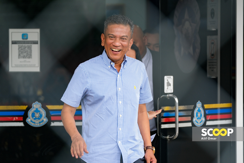 [UPDATED] Former J-Kom chief Agus arrives at Kajang police station | Scoop