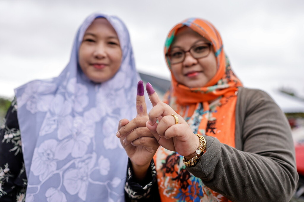 Three early voters cast ballots for Kemaman by-election today | Scoop