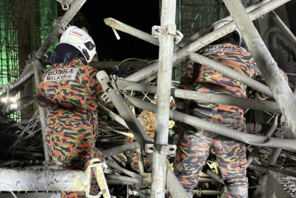 18 trapped in building collapse at Penang construction site | Scoop