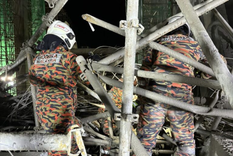 18 trapped in building collapse at Penang construction site | Scoop
