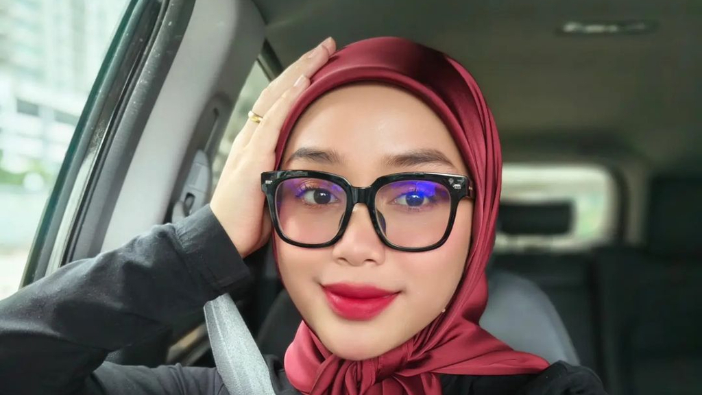 Bunga Isme kenang pengorbanan ibu, susah payah sokong cita-citanya jadi ...