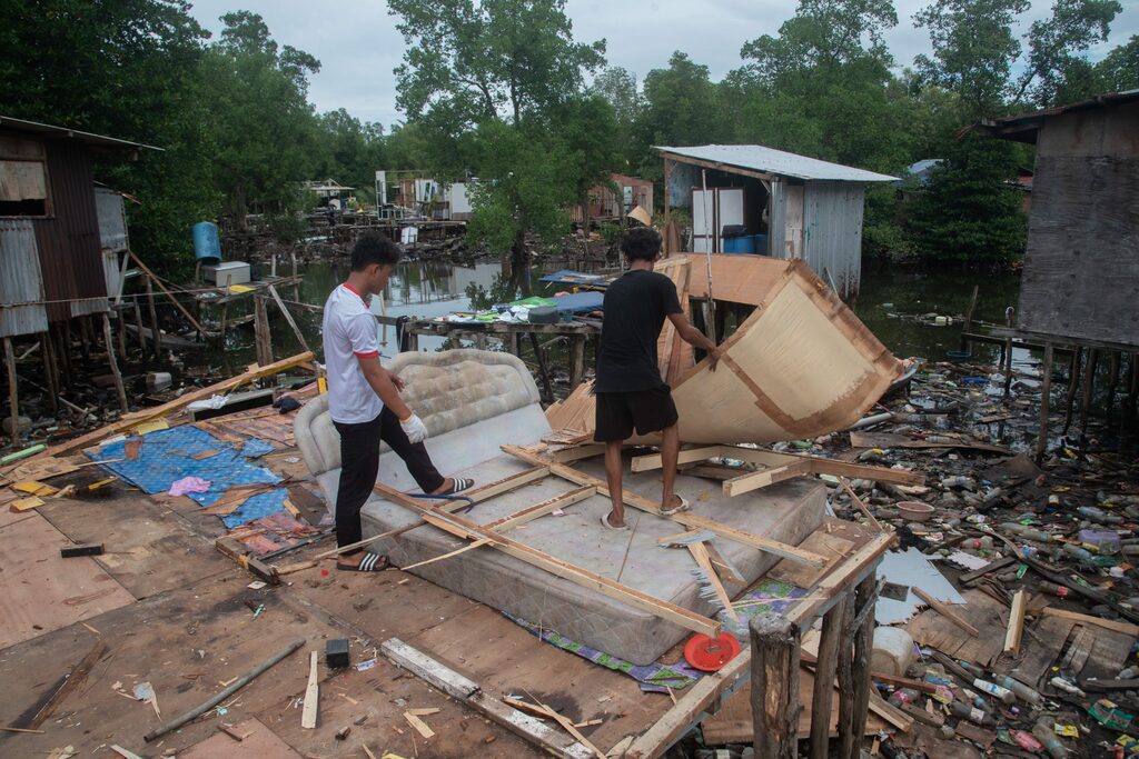 500 rumah setinggan haram di tanah MUIS dirobohkan | Scoop