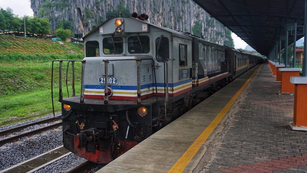 Kereta api langgar 14 ekor lembu, 335 penumpang selamat | Scoop