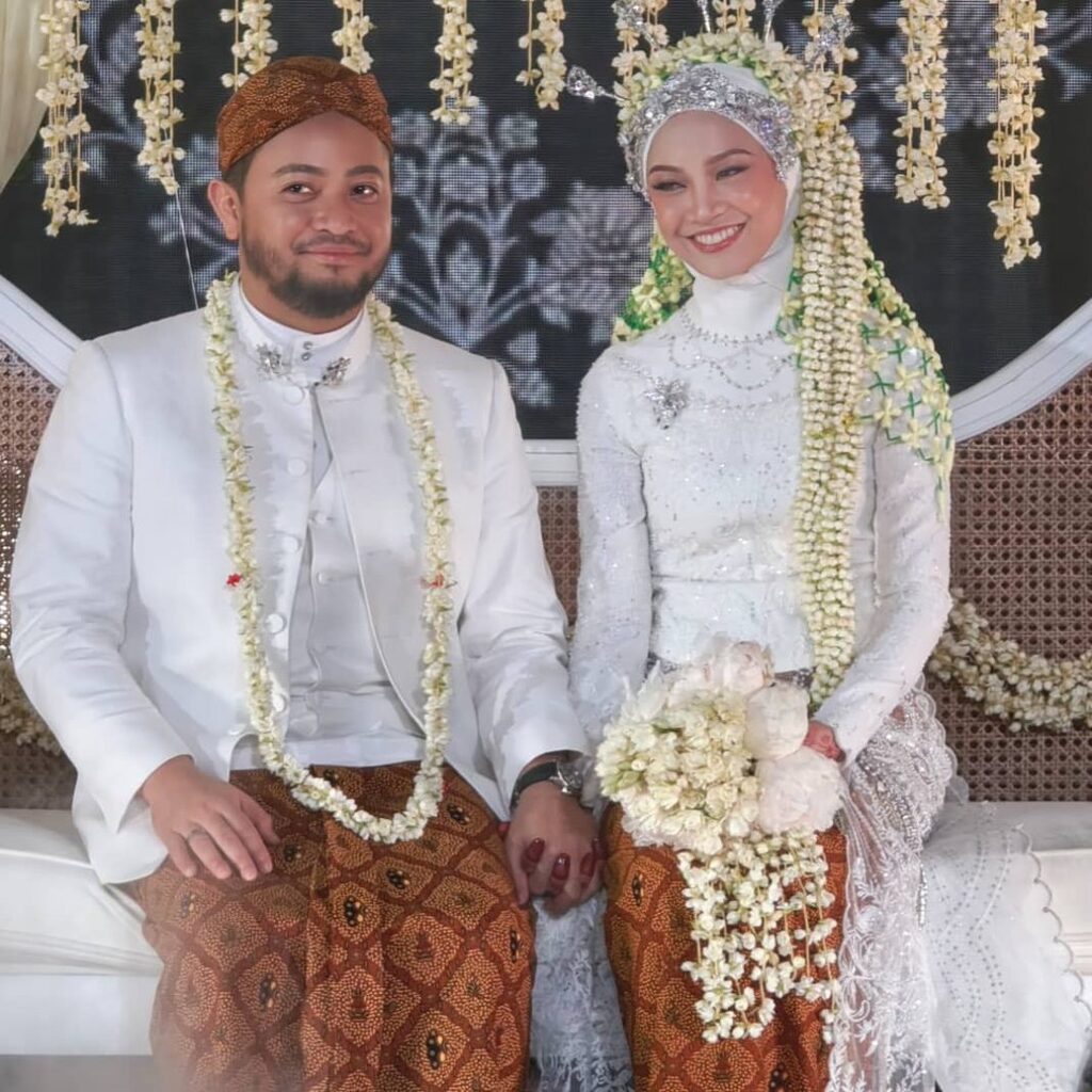 Nabila Razali pilih tema Jawa di majlis resepsi keduanya | Scoop