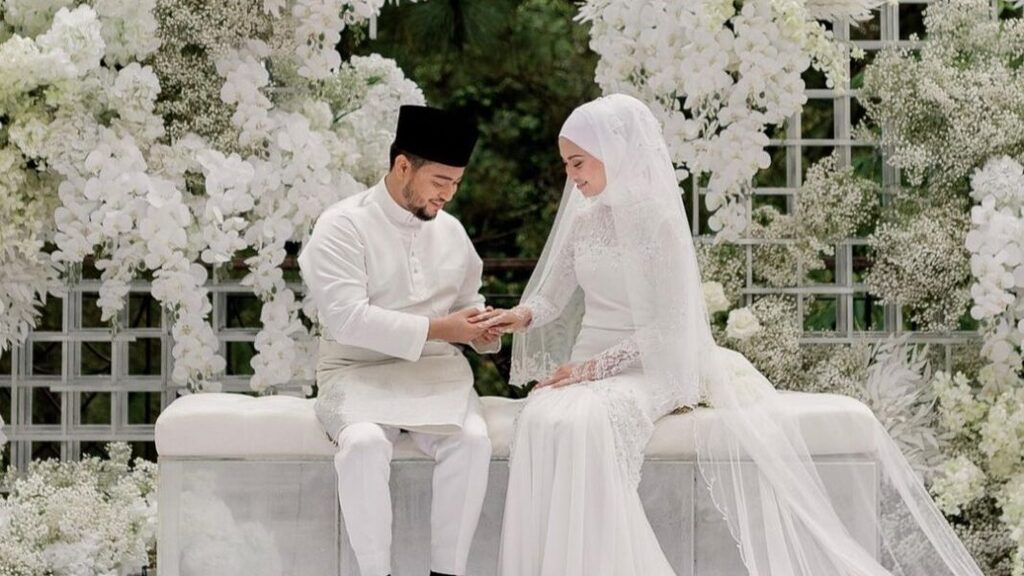 Nabila Razali akhiri zaman bujang, sah jadi isteri Nik Iruwan | Scoop