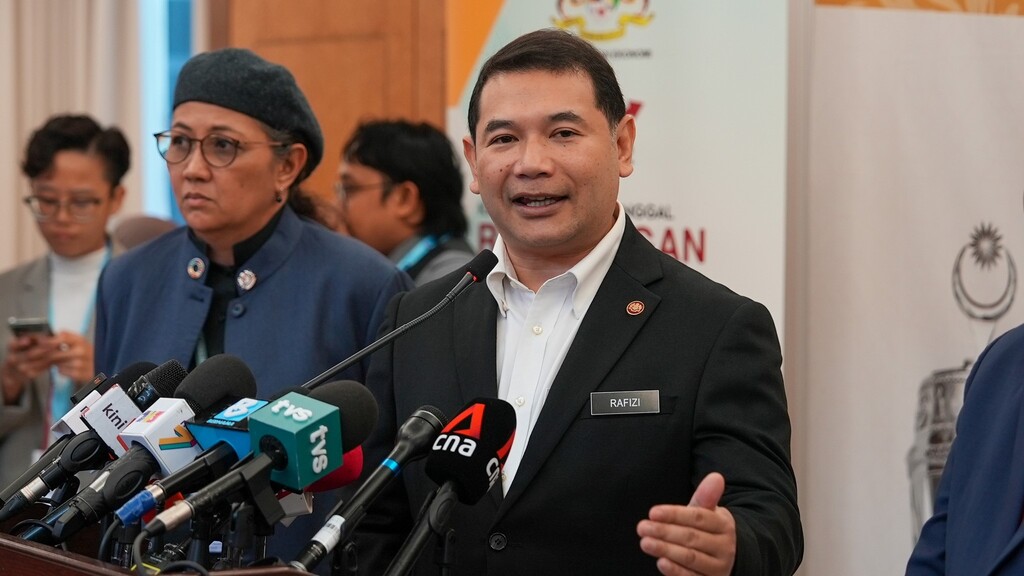 ‘Arau kena latih Ahli Parlimen PN jangan bagi bola tanggung’: Rafizi ...