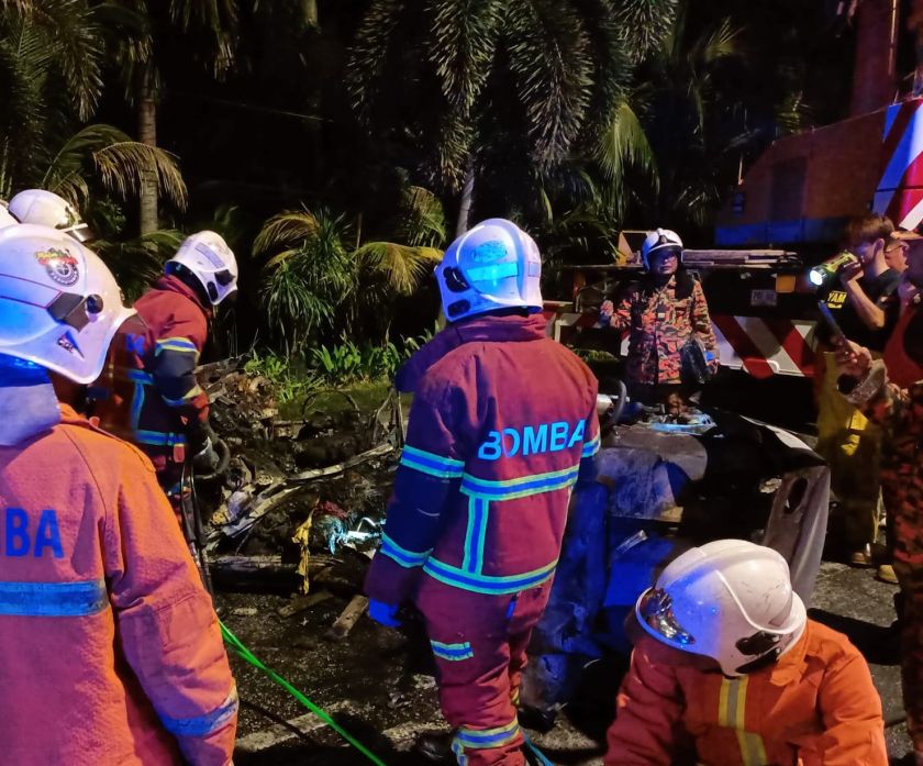 3 maut kereta rempuh lori sampah | Scoop