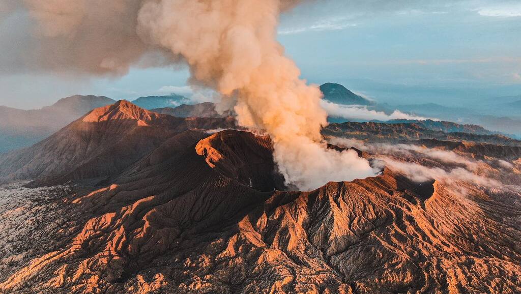 Indonesia’s Dukono volcano erupts, spewing ash as high as 1,900m | Scoop