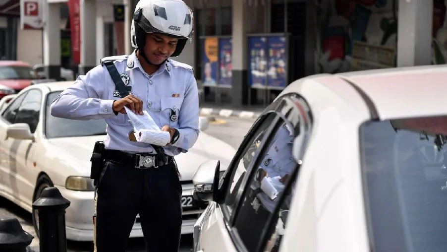 Kaunter diskaun saman trafik pada Program Setahun Bersama Kerajaan ...