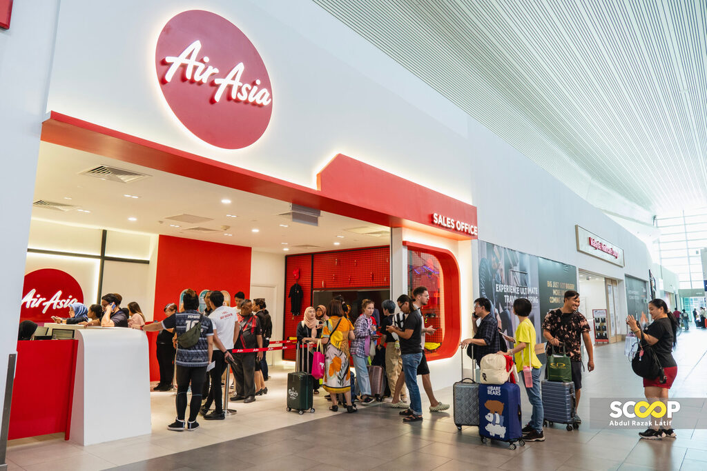 AirAsia leases four previously MYAirline-owned planes: Bo Lingam | Scoop