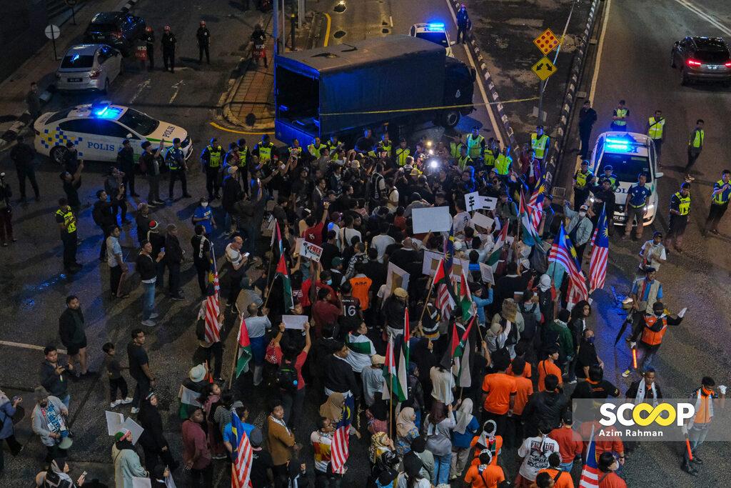 [UPDATED] Kepung Demi Palestin: police bar protesters from erecting ...