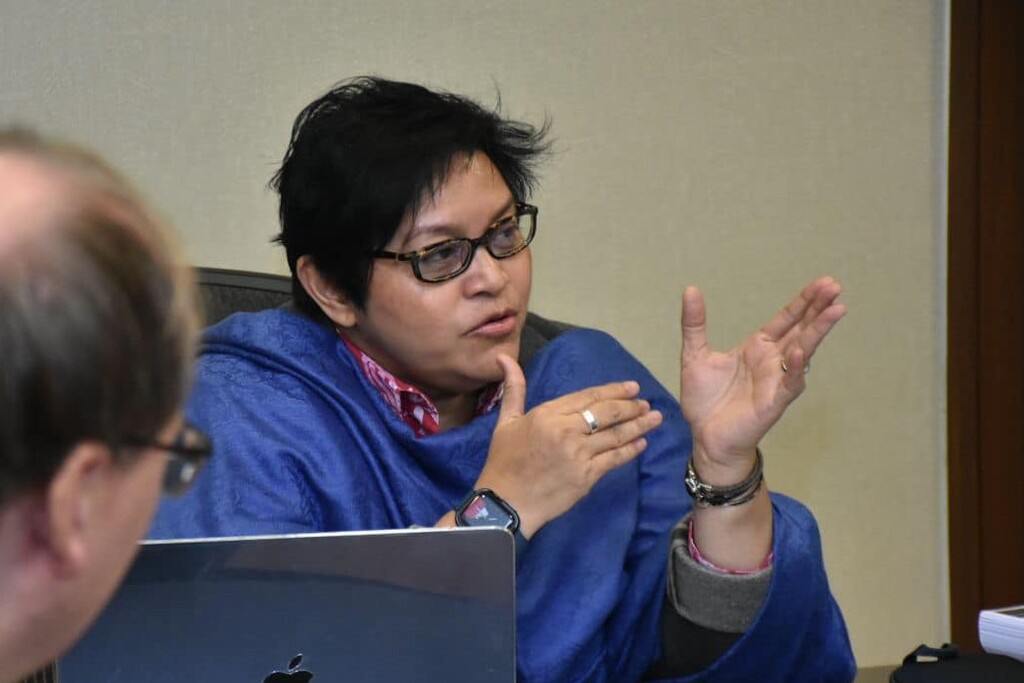 Crime against humanity: 2,500 duped migrants are in Pengerang, Azalina ...