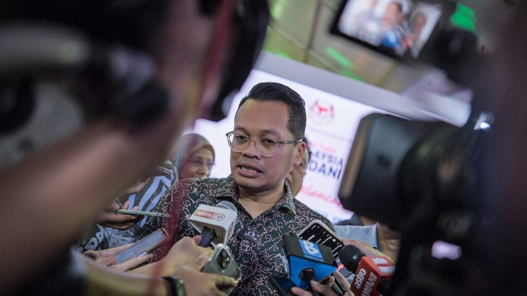 Nik Nazmi refutes baseless corruption claims, prepares to sue Chegubard ...