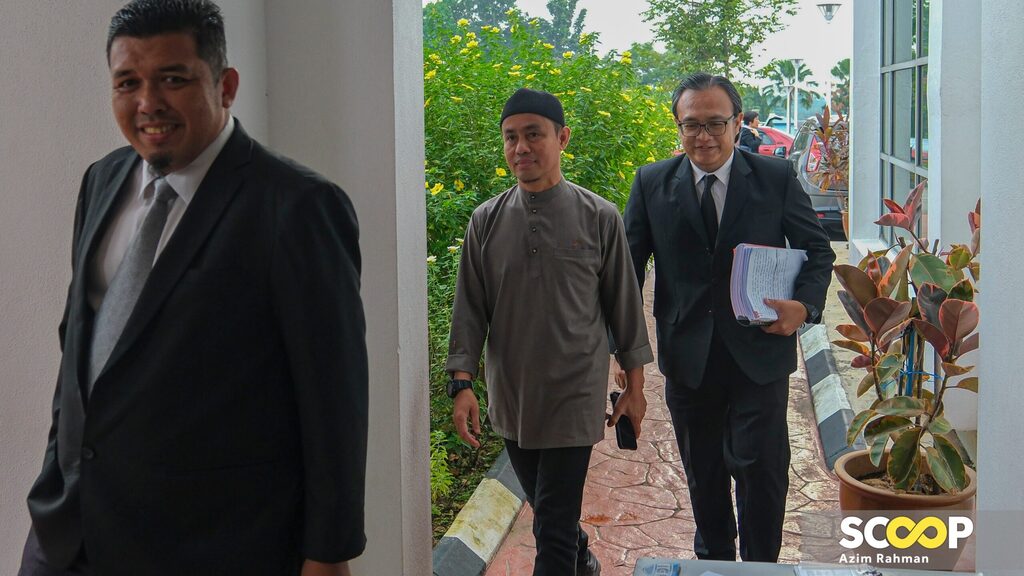 Dua pertuduhan amang seksual fizikal: PU Azman diperintah membela diri ...