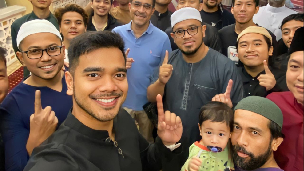 Terkesan ceramah ustaz, Alif Satar ajak pengikutnya solat subuh di ...