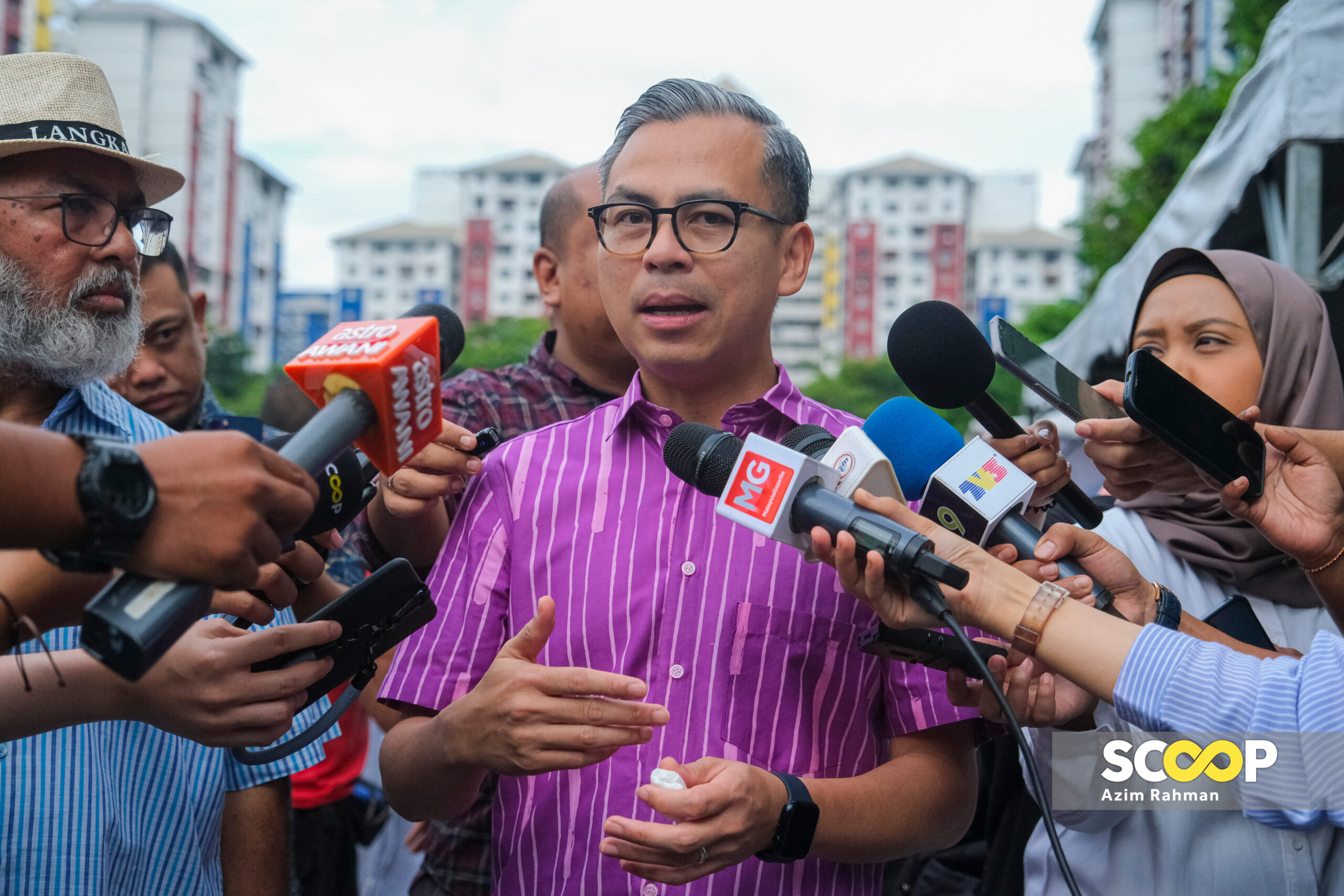 Stop karaoke, stop Langkah Dubai talk, Fahmi tells Sanusi | Scoop