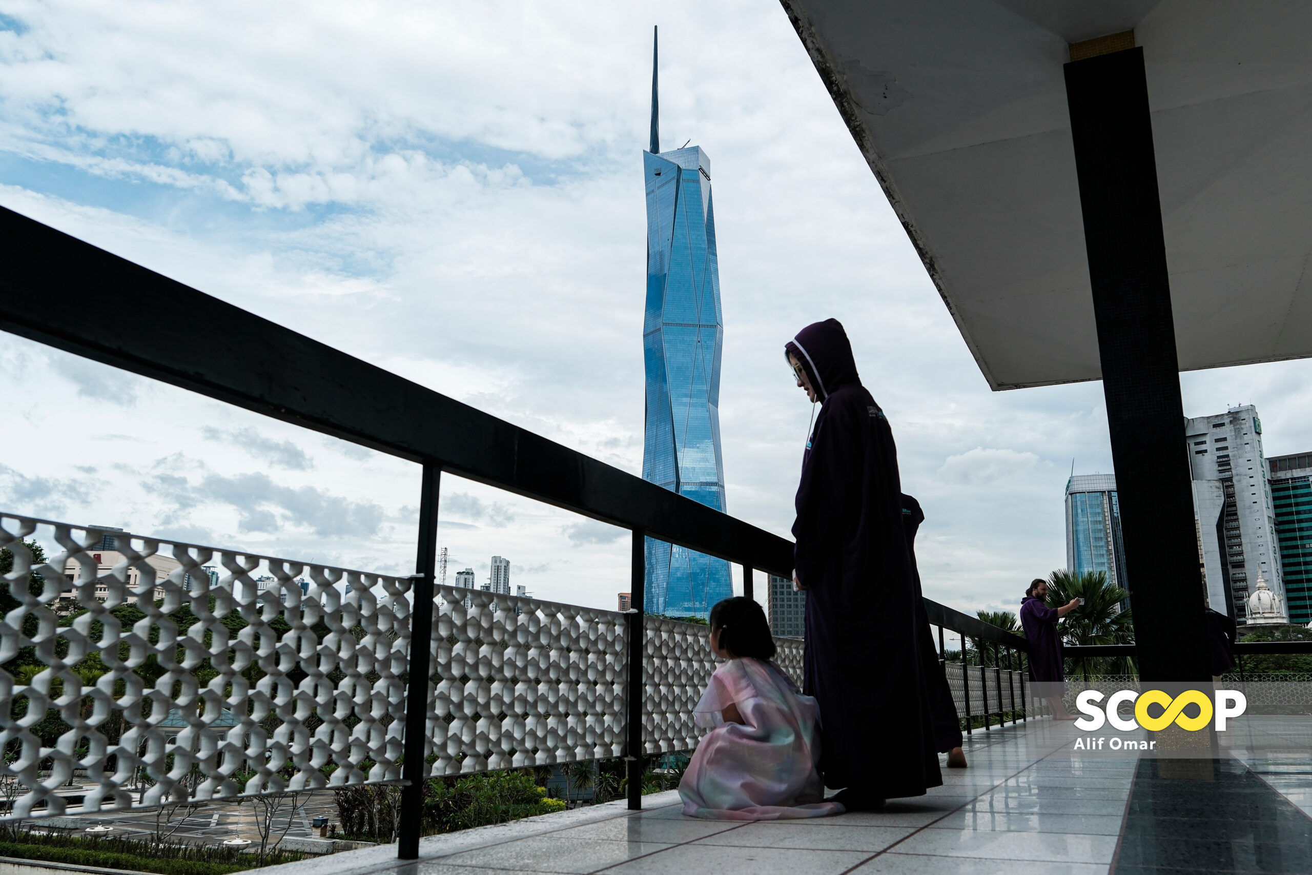 Photo of the day: World’s second-tallest building just hours from ...