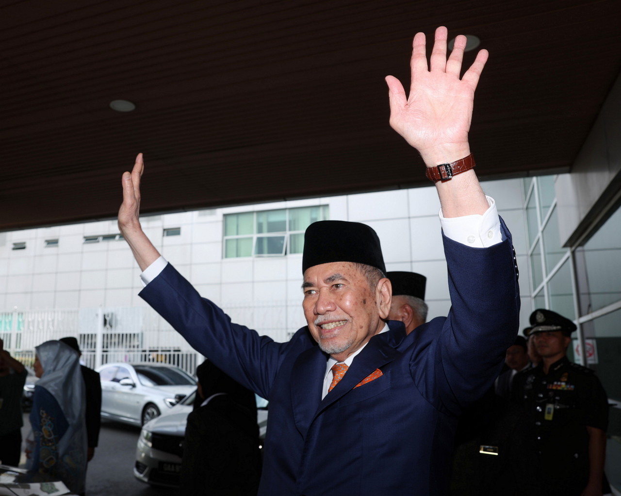 New Sarawak governor Wan Junaidi arrives in Kuching | Scoop