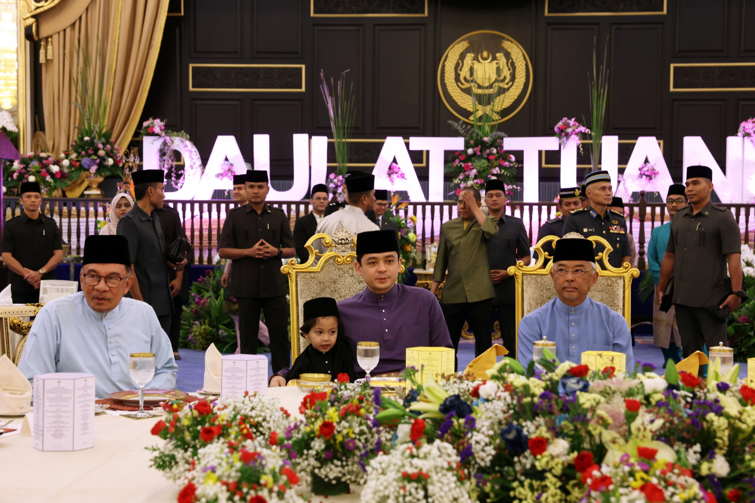 Agong, Raja Permaisuri berangkat ke Majlis Jamuan Teh Diraja | Scoop