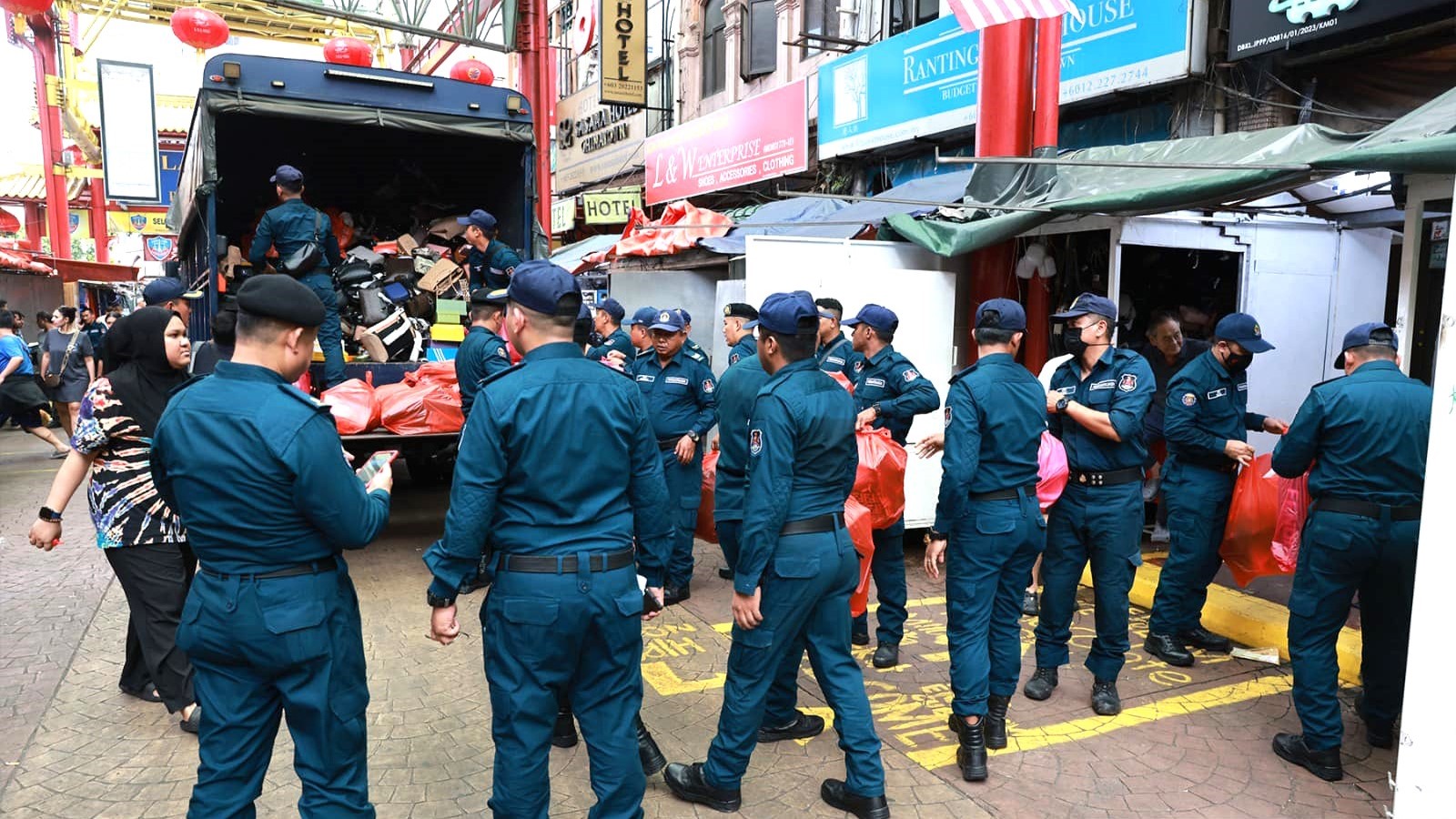 Jalan Silang digempur lagi, lebih 100 premis perniagaan diperiksa, 29 ...
