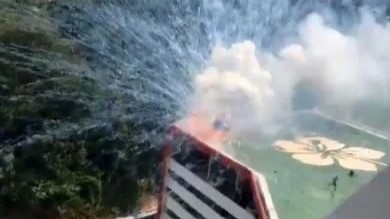 Lelaki maut, seorang lagi cedera terkena serpihan bunga api di Port ...