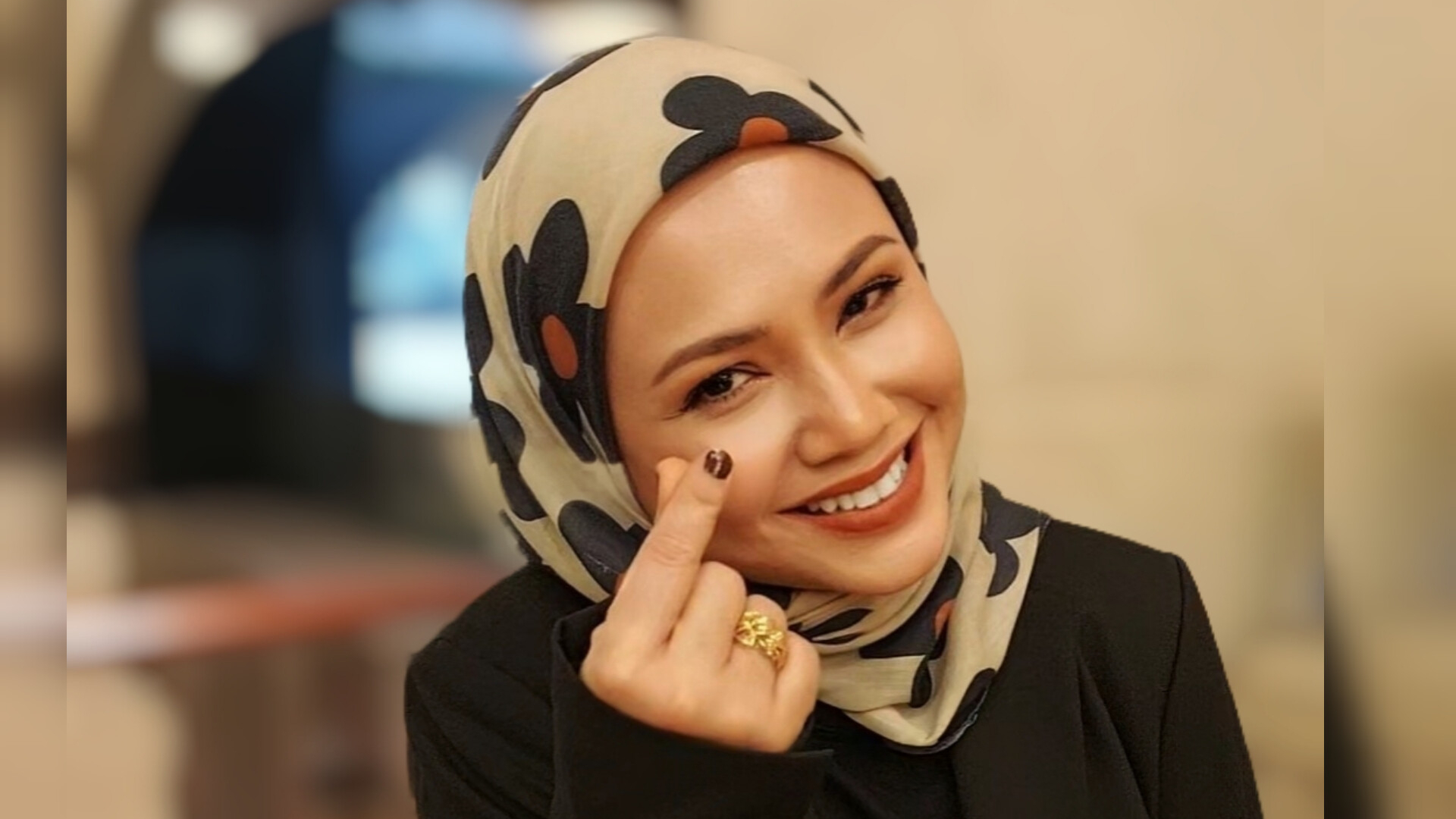 Cik Piah Suria FM pernah dibayar gaji RM30 sejam sebagai penyampai ...