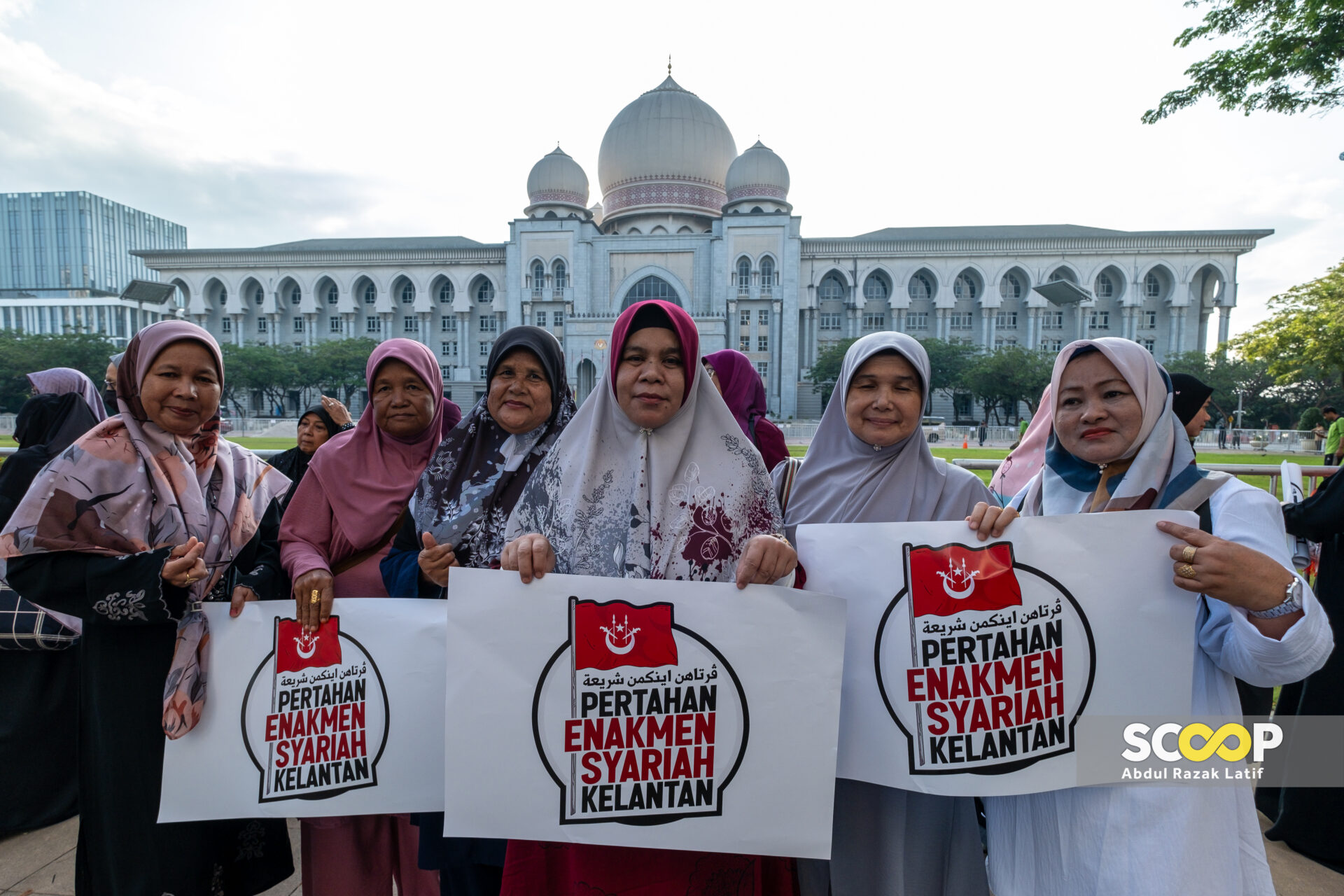 [LIVE] Nik Elin v Kelantan: justices void 16 out of 18 provisions, over ...