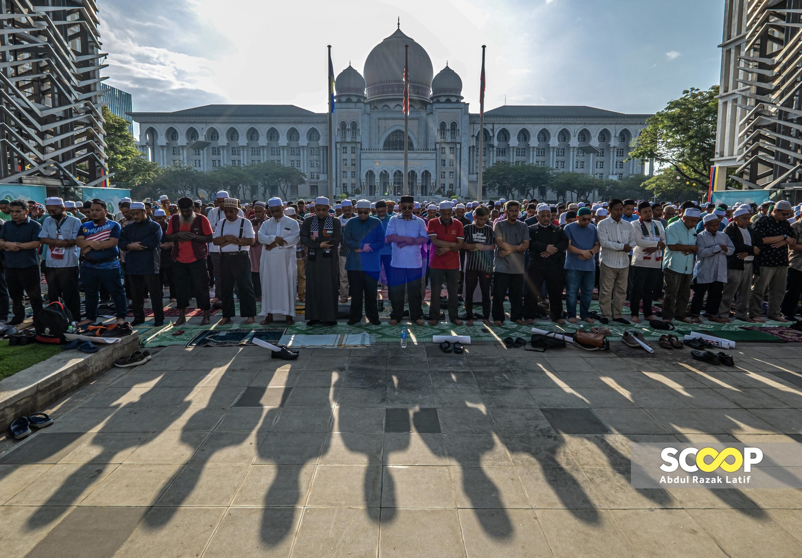 Photo of the day: PAS supporters' prayer shadows highlight landmark ...