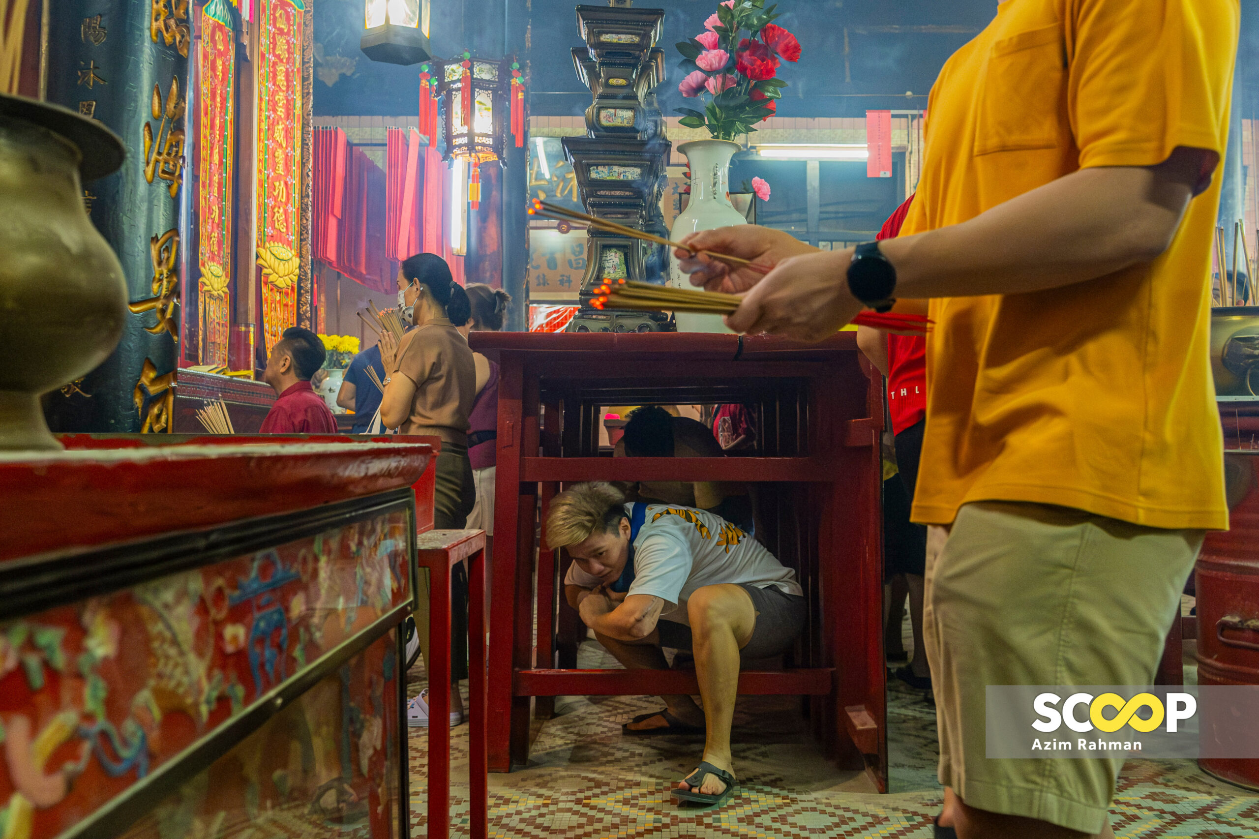 Photo of the day: Sin Sze Si Ya Temple's unique ritual wards off bad ...