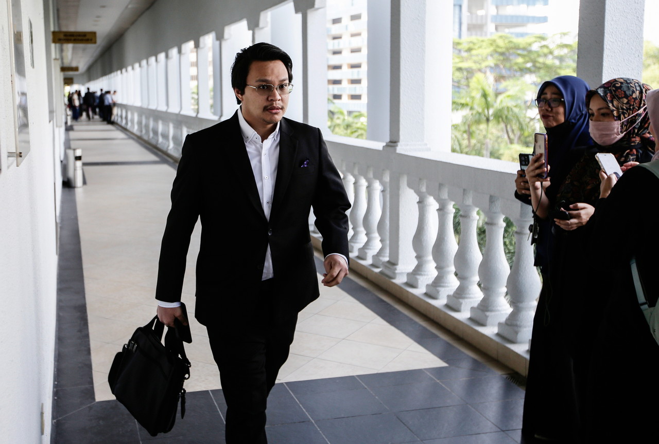 Former tourism minister’s aide must enter defence over alleged RM1.77 ...