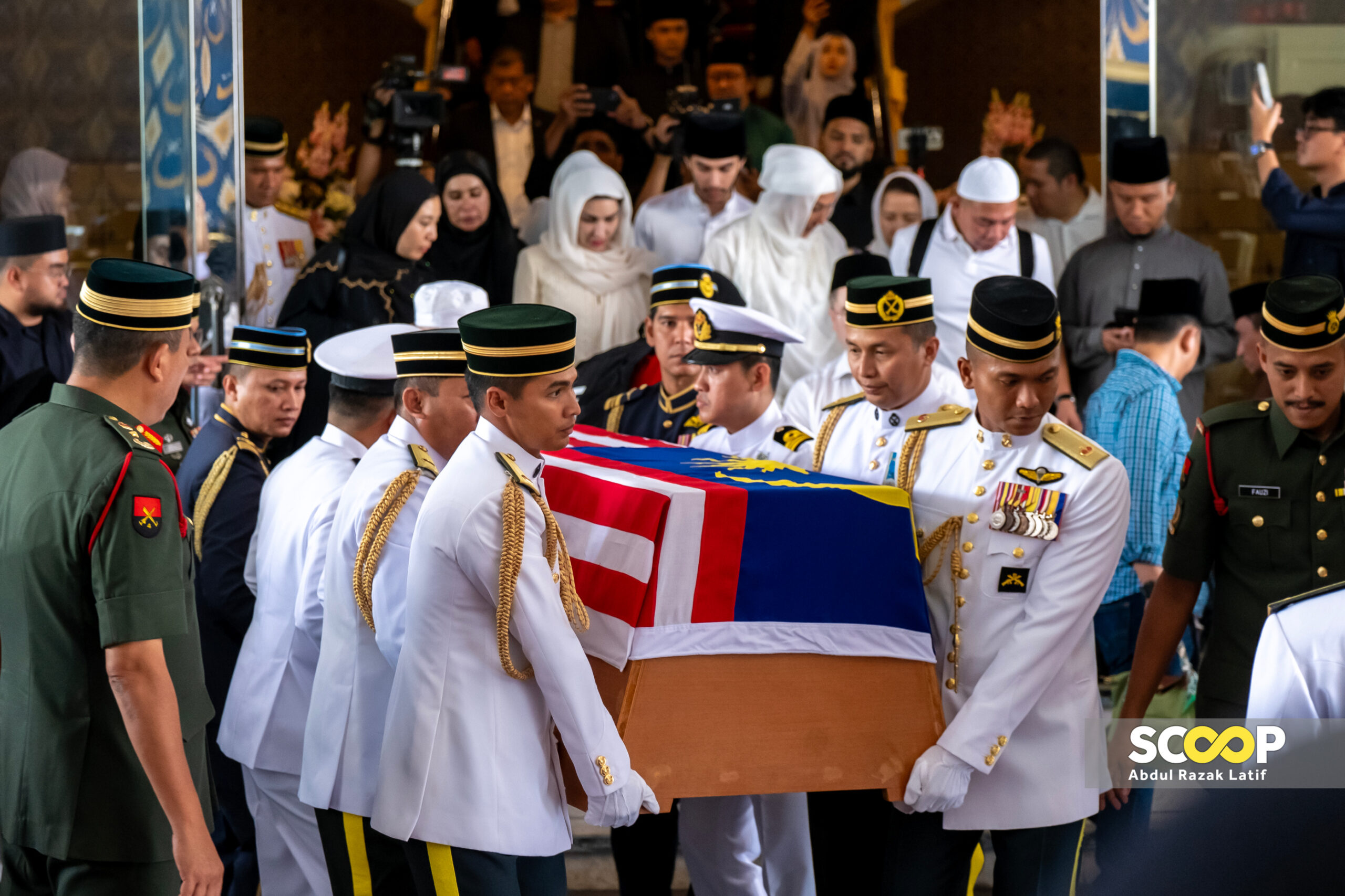 Plane bearing Taib Mahmud’s body expected to arrive at Kuching at 4.30pm | Scoop